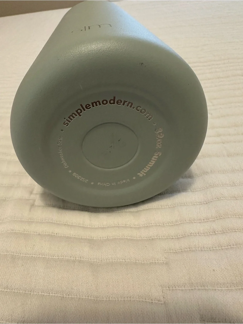 Simple Modern | Kitchen | Simple Modern 32 Oz Water Bottle | Poshmark
